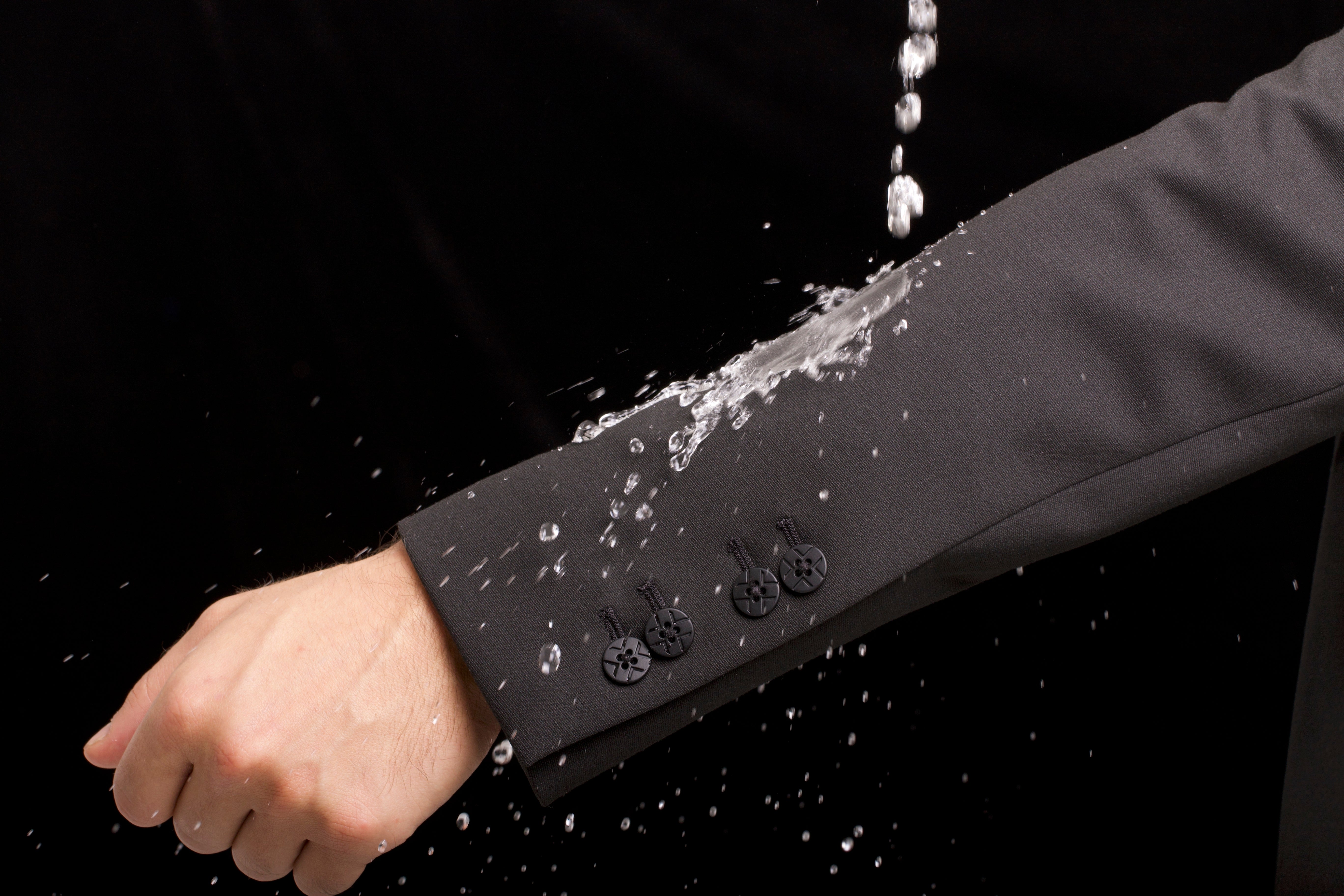 Benefits of Having a Stain-Resistant Travel Suit